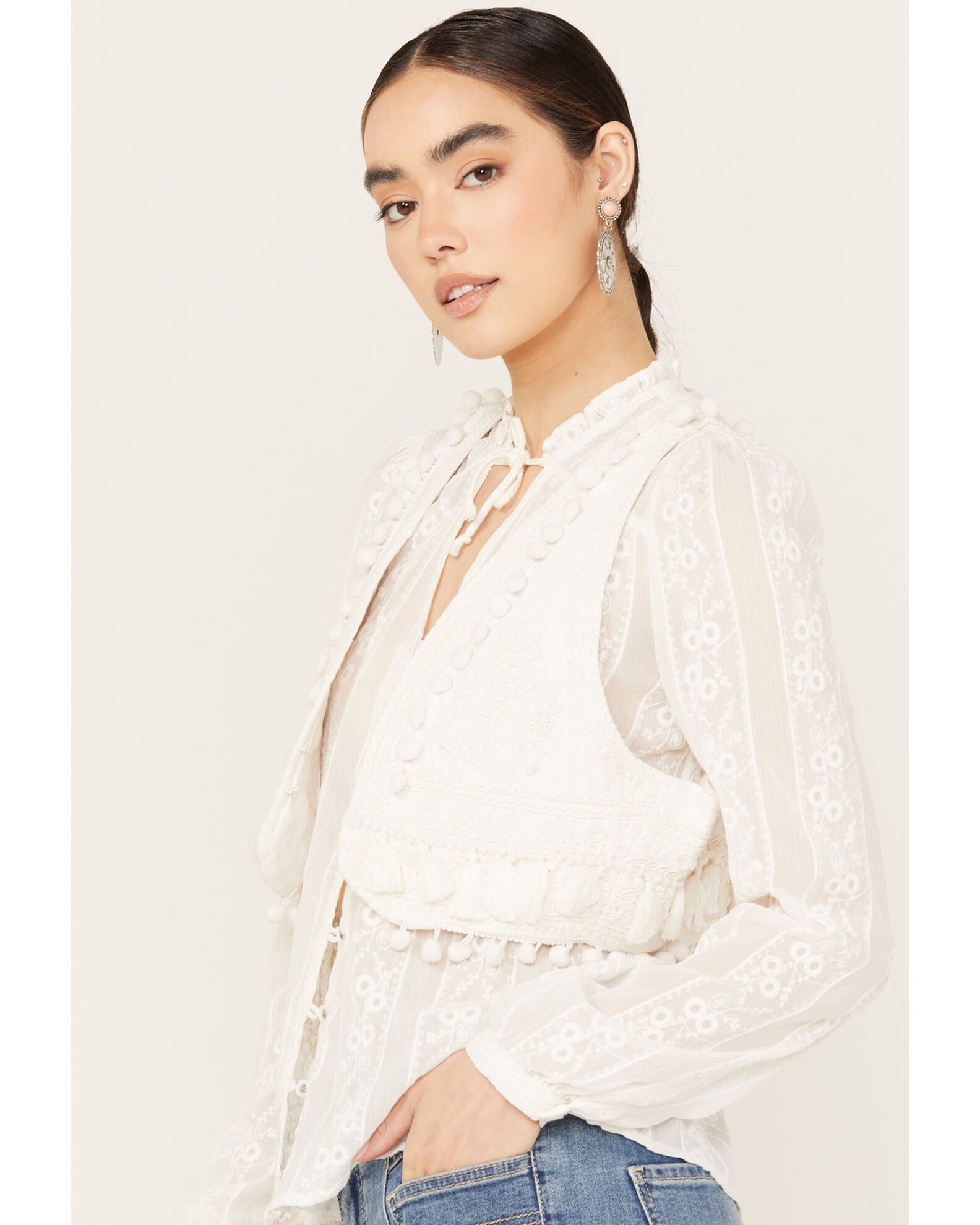 Shyanne Women's Tassel Decorated Cropped Vest, White