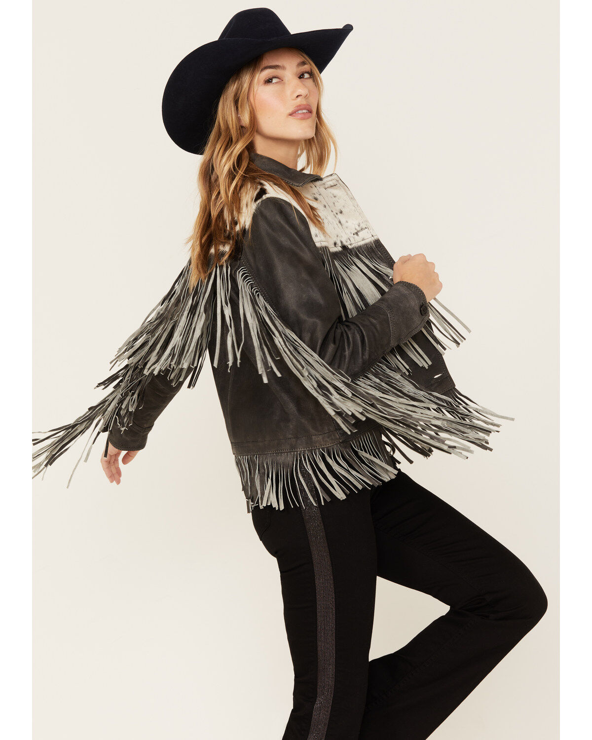 STS Ranchwear Women's Frontier Blackstone Cowhide and Fringe Leather ...