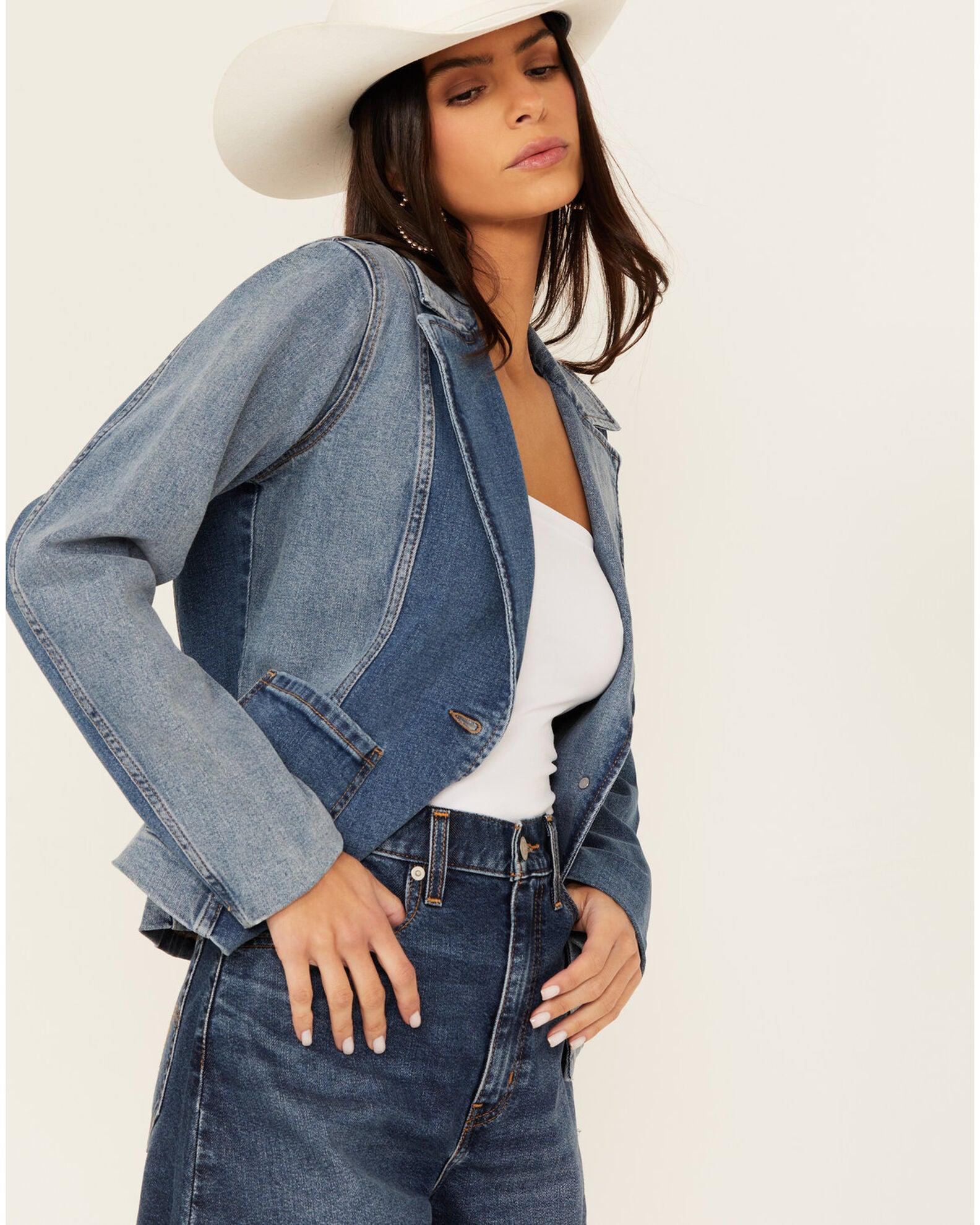 Shyanne Women's Oasis Medium Wash Denim Blocked Comfort Stretch Blazer ...