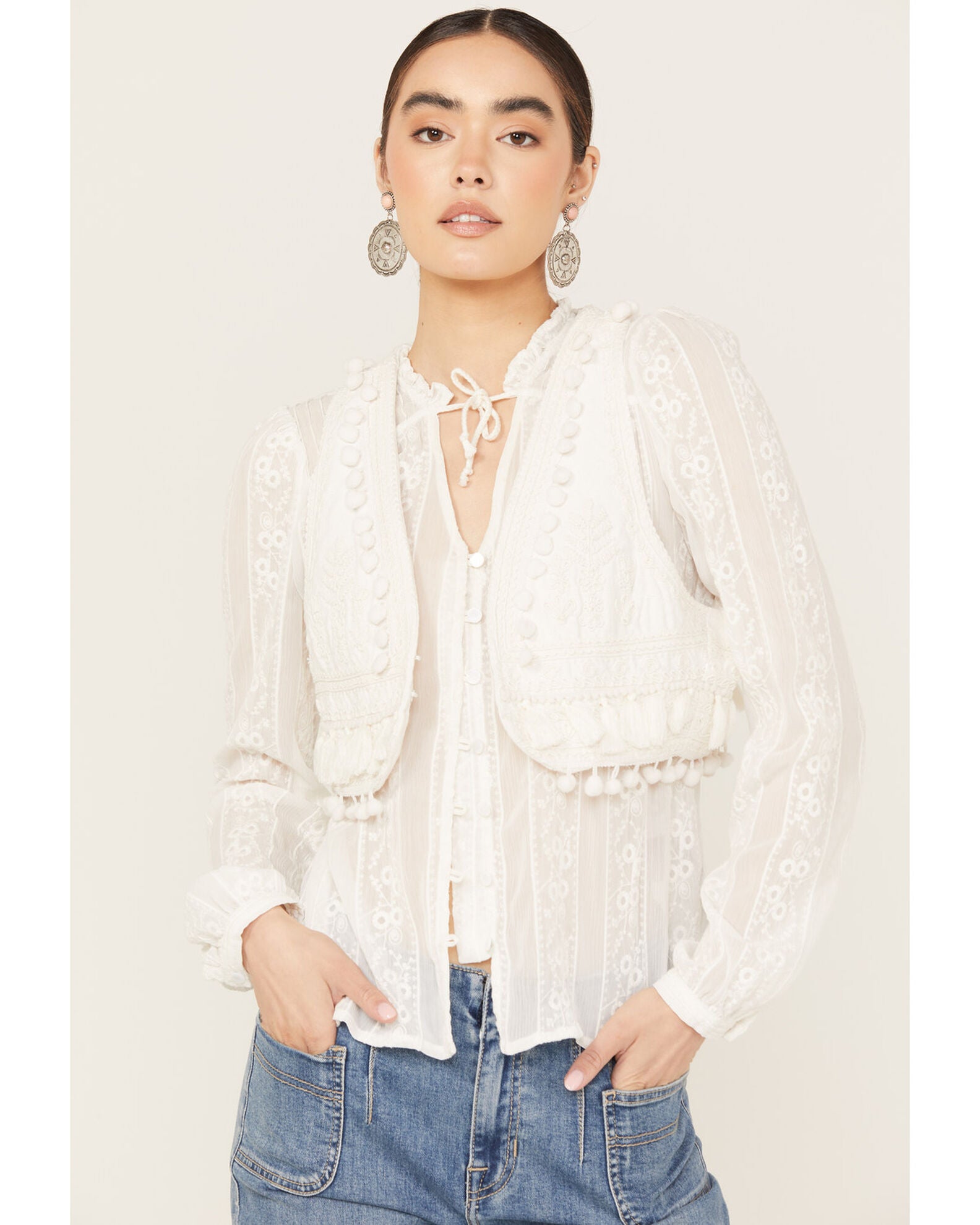 Shyanne Women's Tassel Decorated Cropped Vest, White
